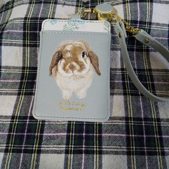 R-726 手描き うさぎのリール付きパスケースです パスケース・定期入れ CECIL 通販｜Creema(クリーマ) 17344825