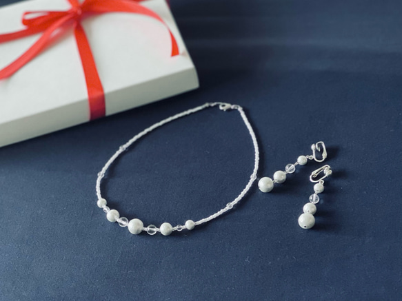 ホワイト×クリスタル ネックレスとイヤリング／ピアスセット チョーカー Ichi-ring（いちりん） 通販 17346642｜Creema(クリーマ)