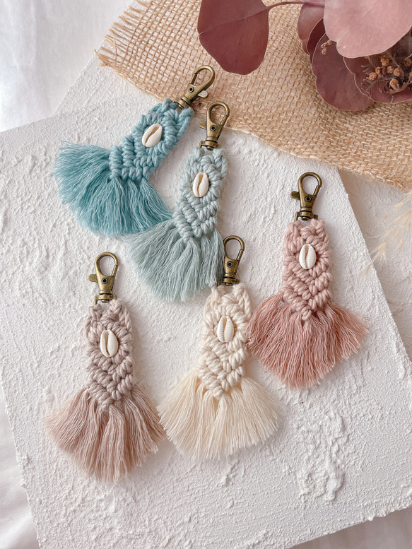 マクラメキーホルダー/シェルキーホルダー/くすみカラー/バッグチャーム/シェル キーホルダー ameri macrame 通販 17354861｜Creema(クリーマ)