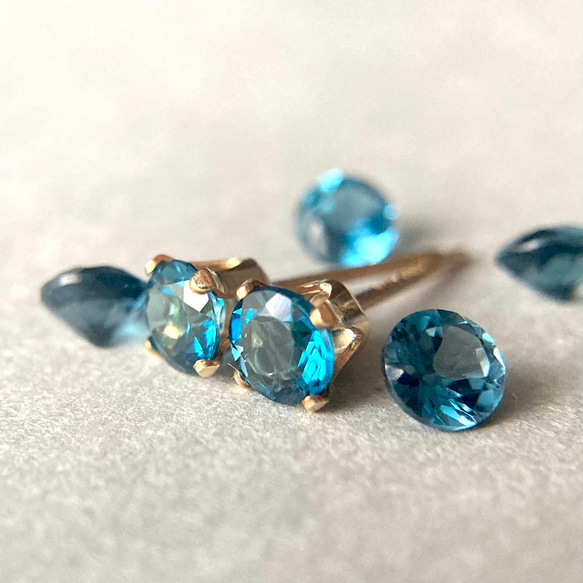 【濃紺色】ロンドンブルートパーズのスタッドピアス【14KGF 4mm】 ピアス（スタッド・一粒） Pierre 通販 17365834｜Creema(クリーマ)