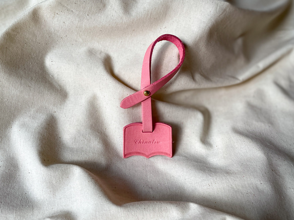 【専用】ピンクネームタグ（本型） その他アクセサリー（メンズ） Noscolma【ノスコルマ】 通販 1737502｜Creema(クリーマ)