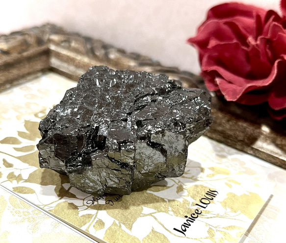 エリートシュンガイト A 原石58g《20億年前に形成された奇跡の石》 その他置物 Janice LOUIS 通販 17379076｜Creema(クリーマ)