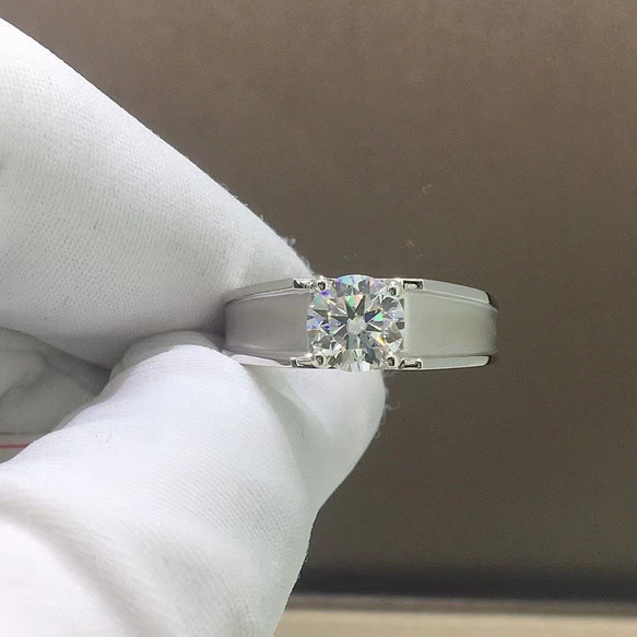 【newデザイン】モアサナイト リング K18WG 指輪・リング ルイ 通販 17380938｜Creema(クリーマ)