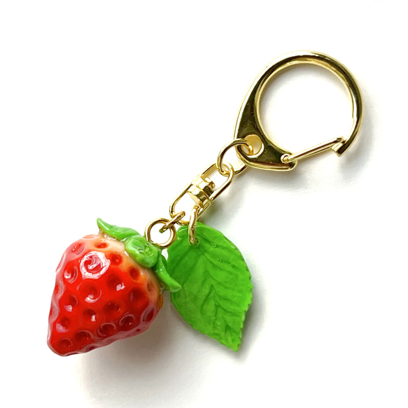 採れたていちごキーホルダー《strawberry bag charm》《strawberry key ring》 バッグチャーム Berry ...