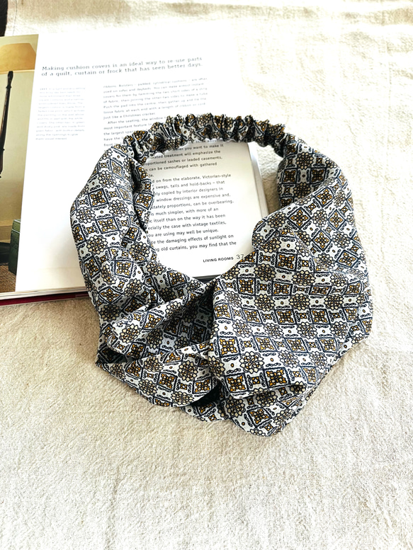 「creema限定」 柔らか素材の大人クロスヘアターバン＊ホワイト×ベージュ ヘアバンド・ターバン n.couleur 通販 17425878｜Creema(クリーマ)