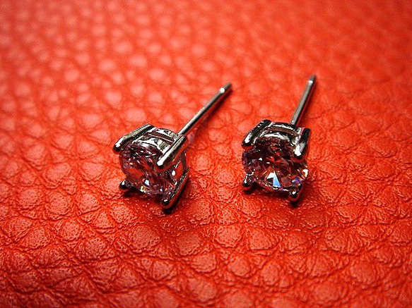 シンプルで豪華な キュービック ピアス、 キュービック5mmサイズです。 シルバー 925 6mmもあります。 ピアス（スタッド・一粒） caratcarat 通販 17450832 ...