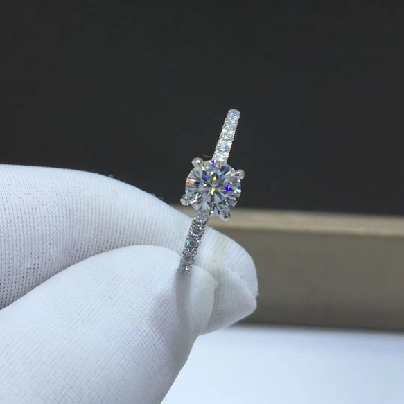 【newデザイン】0.5カラット モアサナイト ダイヤ リング K18WG 指輪・リング ルイ 通販｜Creema(クリーマ)