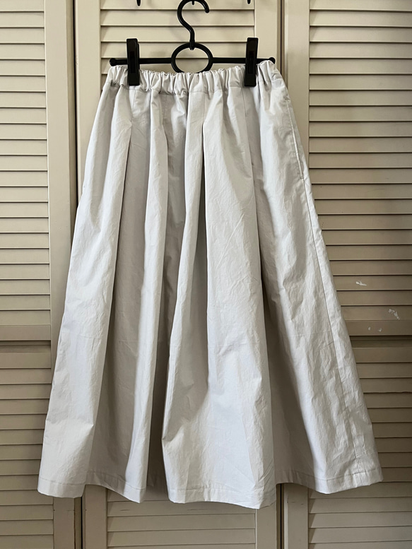 ライトベージュのタックスカート フレアスカート bouquet 通販 17480159｜Creema(クリーマ)