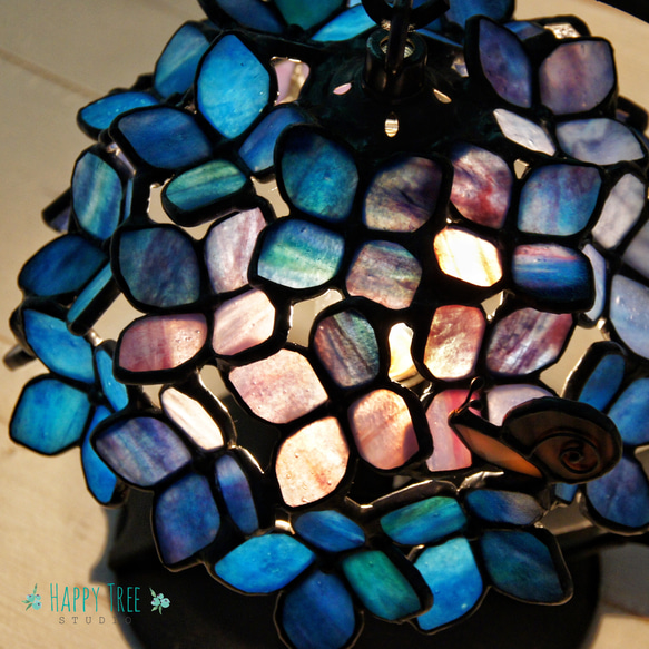 【送料無料】《再販》ステンドグラス 点けても消しても楽しめる紫陽花の吊りランプ 自分にご褒美 ギフトにも スタンドライト・テーブルランプ ...