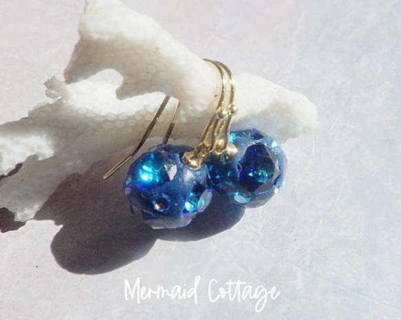 *sv925*Deep Sea Crystal ball II 深海のバミューダブルー☆クレイボールの耳飾り ピアス（フック・チェーン ...