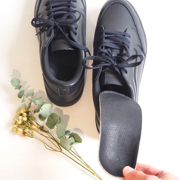 立つ、歩くをもっと有意義に ハンドメイドレザーインソール：ブラック 【受注製作】 シューズ小物 Solecode footwear 通販 17486970｜Creema(クリーマ)
