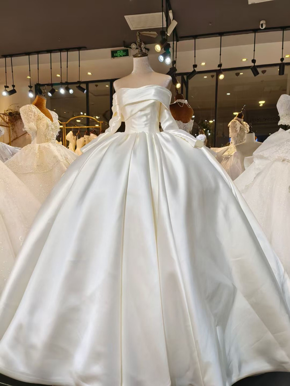 初めてご購入される方、お買い得！長袖 高級サテン オフショルダー 上品 二の腕を隠せる オフホワイト 前撮り二次会結婚式 ドレス noova ...