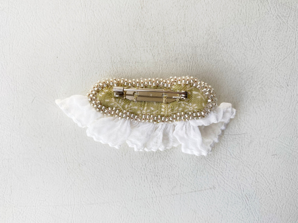 ビーズ刺繍のブローチ 波打ちぎわ（ベージュ） ブローチ CHRYSE 通販｜Creema(クリーマ) 17500292