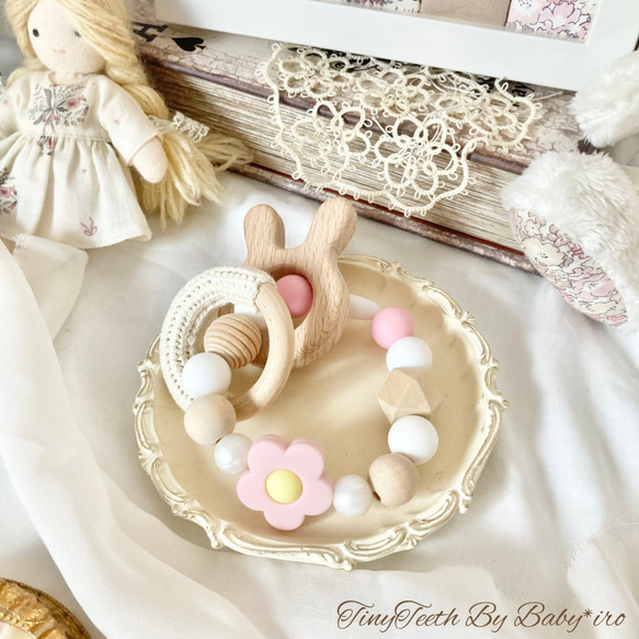 うさぎと歯固め（ウッドリング付）TinyTeeth 出産お祝い ベビーギフト 歯固め おもちゃ・人形 Baby*iro 通販 17506724｜Creema(クリーマ)