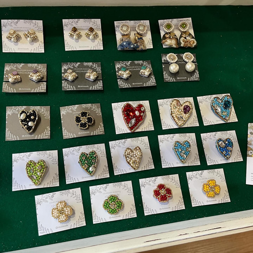 ハート(小)ブローチ ビーズ刺繍 パール ビジュー キラキラ ハート(小)ブローチ ビーズ刺繍 パール ビジュー キラキラ