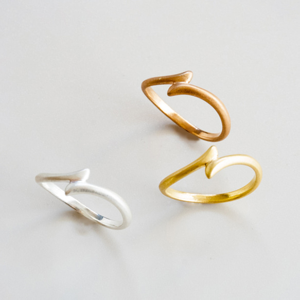 *Sprout Ring* 新芽のスプラウトリング 重ね付も楽しいシルバーアクセサリー ピンキーリング S64 指輪・リング リモ・ナガサキ 通販 17555892｜Creema(クリーマ)