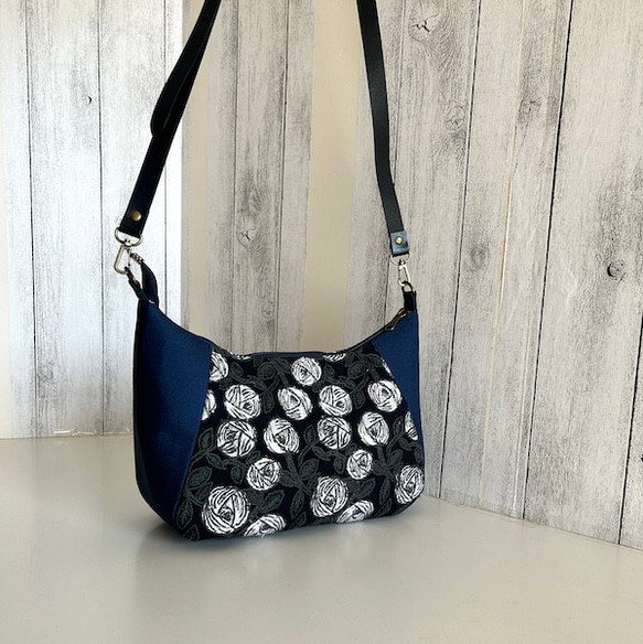 Creema限定 ミナペルホネン の薔薇（ネイビー）ショルダーバッグ ショルダーバッグ ozhiroko 通販 17570318｜Creema(クリーマ)