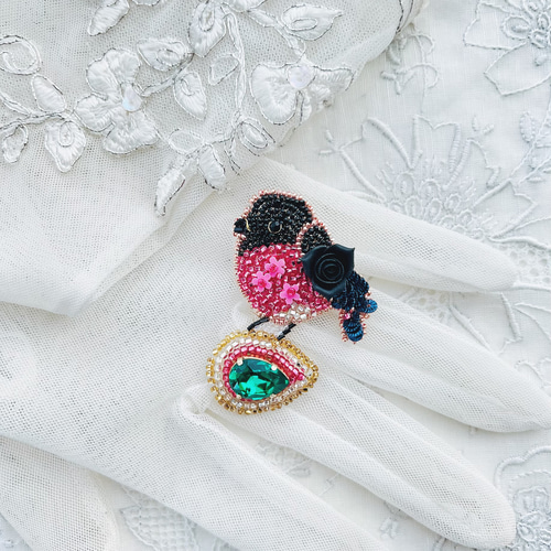 ローズピンクロビン オートクチュール刺繍ブローチ ブローチ レ ローズピンクロビン オートクチュール刺繍ブローチ ブローチ レ