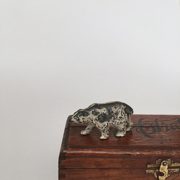 アンティークしろくま鉄のおもちゃ オブジェ 動物フィギュリンbear figure イギリス その他素材 cocon 通販 17597958｜Creema(クリーマ)