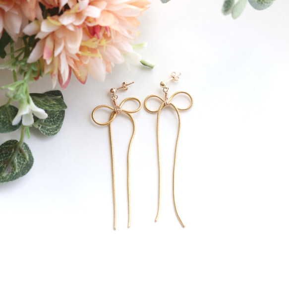 14Kgf リボンピアス/イヤリング アレルギー対応 --Swing ribbon-- ピアス（スタッド・一粒） dew forest 通販 17600412｜Creema(クリーマ)