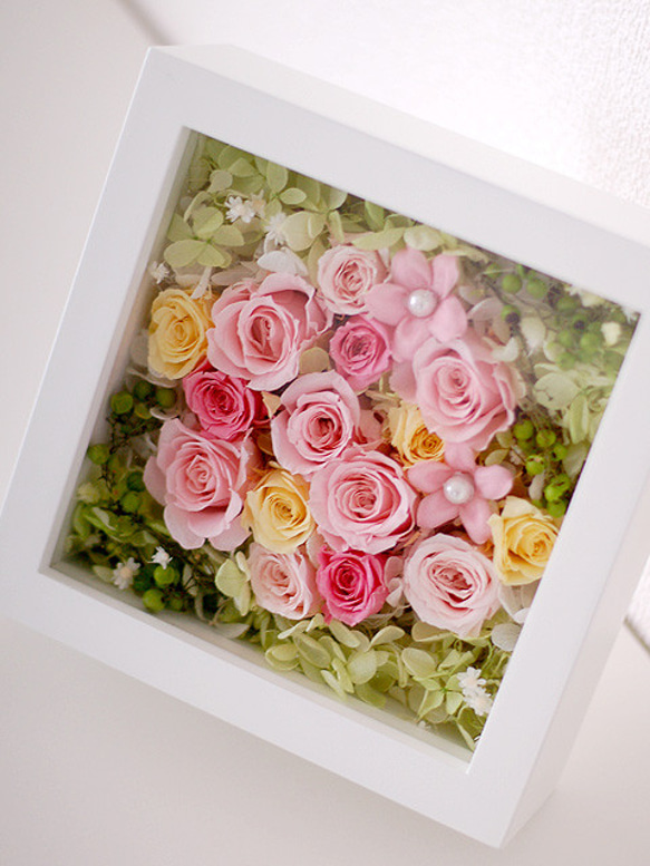 【Creema限定】ピンク系ローズの濃淡フレームアレンジ プリザーブドフラワー 創作花屋花の音 通販 17609235｜Creema(クリーマ)