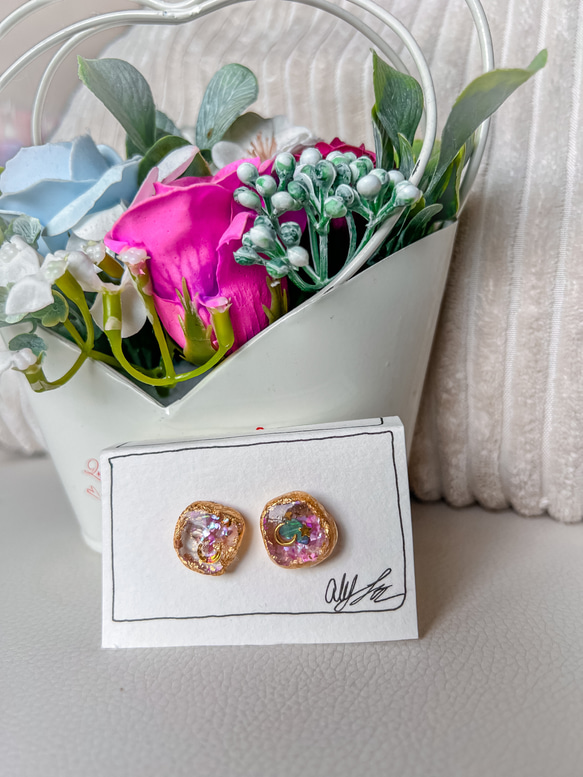 スターライト / 手作りの樹脂製イヤリング / ピアス / 金箔 ピアス（スタッド・一粒） Alexandra Latham 通販 ...