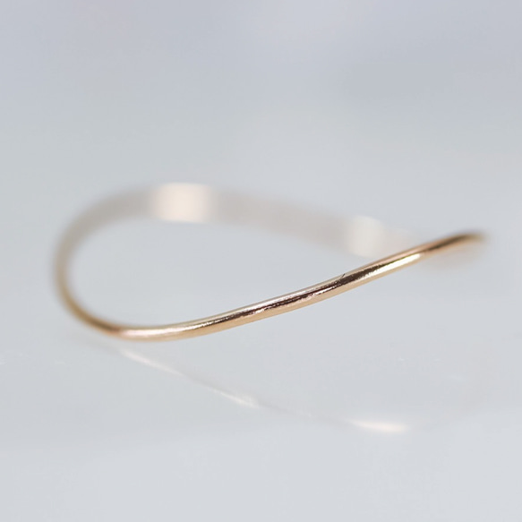 06 超極細 ウエーブ 14kgf／ゴールド 華奢 アレルギー対応 ピンキー 0号以下 つけっぱなし 指輪・リング Jewelry craft.sachi 通販 17687049｜Creema ...