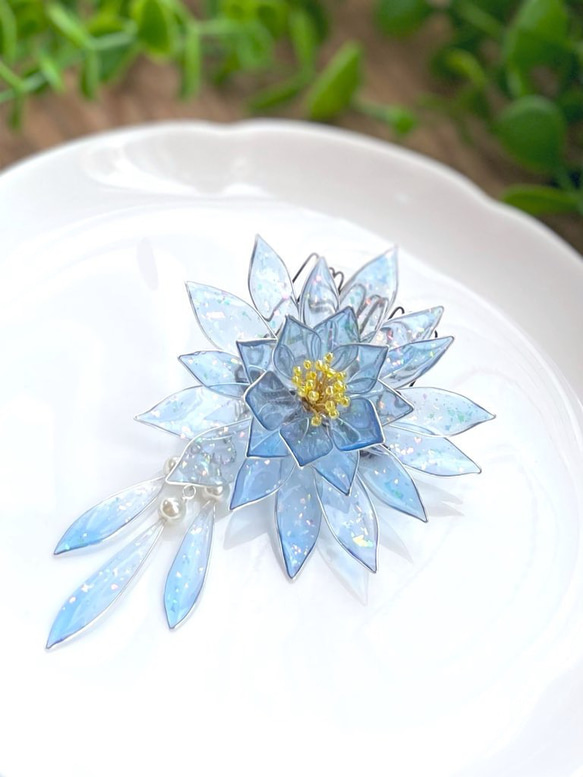 月下美人の髪飾り《Blue》 ＊チャーム付き ＊ディップフラワー ＊アメリカンフラワー ＊簪 コーム ichi-maruko 通販 17695976｜Creema(クリーマ)