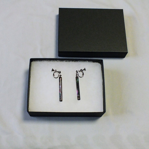 丸棒の螺鈿イヤリング「ライン」 木製漆塗 紙箱入（2405005） イヤリング・ノンホールピアス 漆工房ニライカナイ 通販 17706045 ...