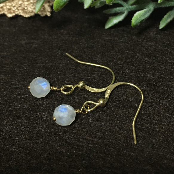 【14kgf】ブルームーンストーンのピアス ピアス（フック・チェーン） 天然石アクセサリー〜F.V.Malie 通販 17715395｜Creema(クリーマ)