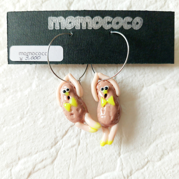 ポリマークレイ【ぶら下がりピーナッツピアス イエロー】サージカルステンレス フープピアス ピアス（フープ） momococo 通販 ...