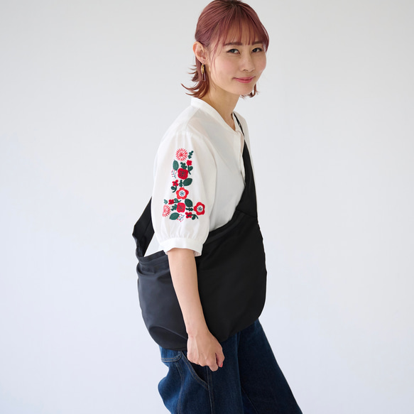 ﾓﾘﾉｶﾞｯｺｳ ふんわり軽いA4入る ナイロンショルダーバッグ(ブラック) ポシェット もりのがっこう 通販 17755649｜Creema ...