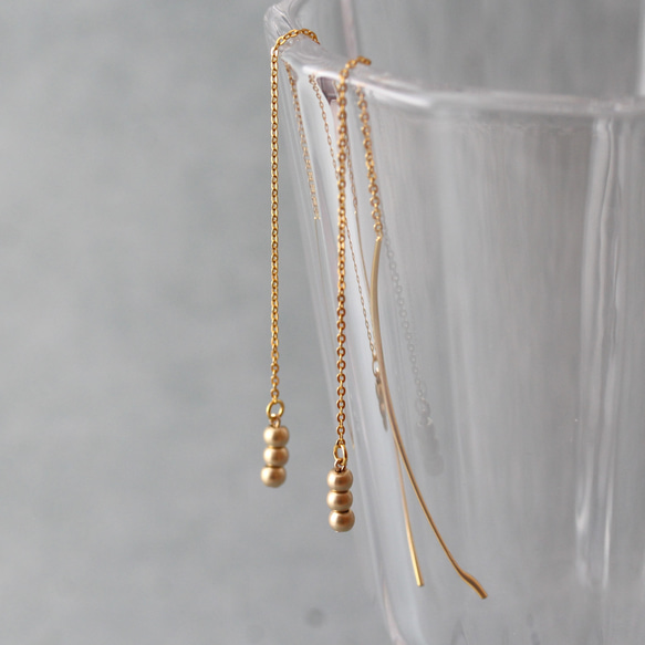 秋のおしゃれに 揺れるシンプルピアス K14GF 3連ゴールドビーズ つけっぱなし 普段使い 〈94〉 ピアス（フック・チェーン） Starring White 通販 17760483 ...