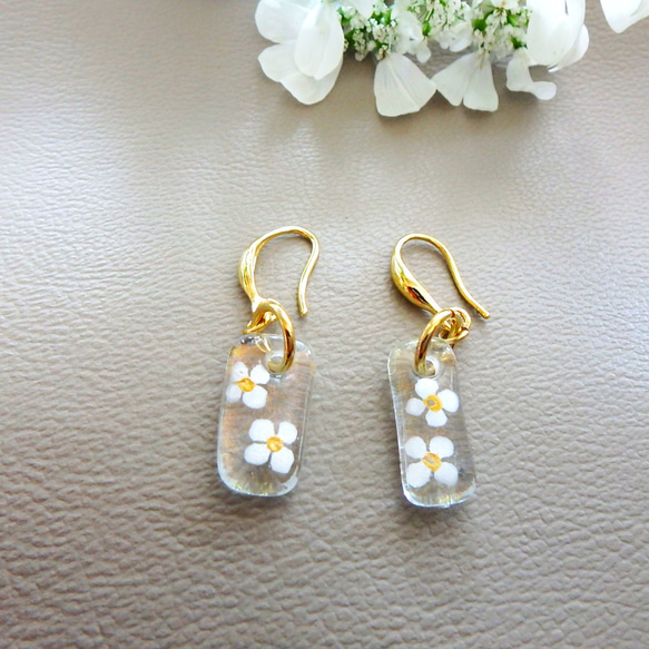 GLASSピアス1組【涼感G】14KGF アレルギー対応 オーロラガラス アクセサリー 一点物 ピアス（フック・チェーン） MASSIMO 通販｜Creema(クリーマ) 17761265