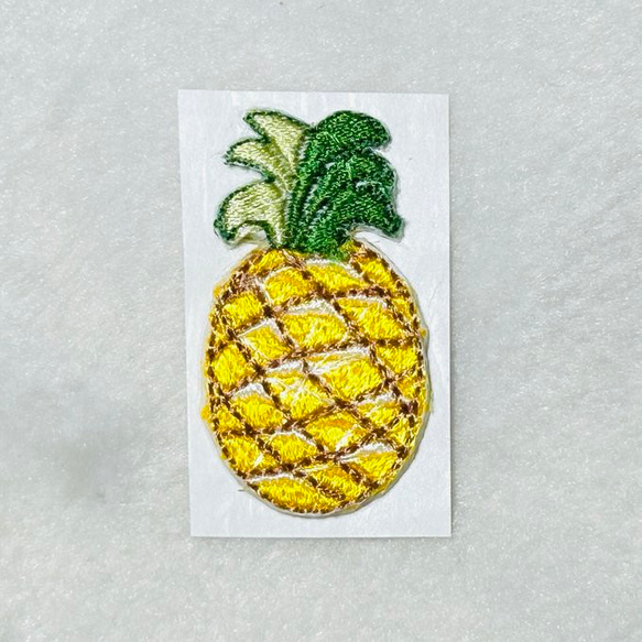 ★刺繍シール／ステッカー ワッペン★ パイナップル 1枚 その他インテリア雑貨 studio yossy 通販 17786320｜Creema(クリーマ)
