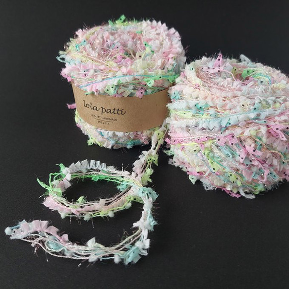 ③A1041｢手染め レイニーレインボー(4)17g」引き揃え糸 素材糸 ラッピング 糸・ミシン糸 Lola patti 通販 17788555｜Creema(クリーマ)