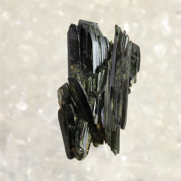 ザギマウンテン産 エジリン輝石 1.56g #88275 天然石 榎本通商 通販 17795975｜Creema(クリーマ)