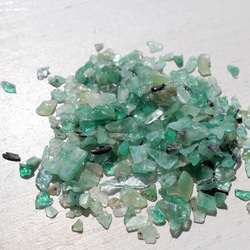 天然石エメラルド約6g分詰合せ(ブラジル産)小粒 約2～5mmさざれ石 穴なし 5月誕生石[sa-240601-01] 天然石 ...