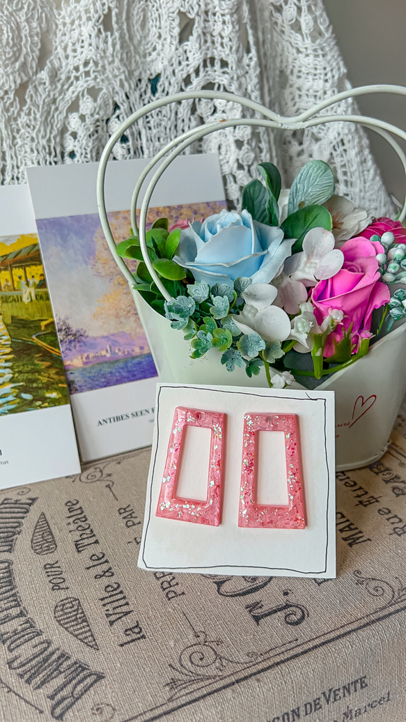 ピンクウィンドウズ / 手作りのレジンイヤリング / ピアスタイプ ピアス（スタッド・一粒） Alexandra Latham 通販 ...