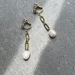 送料無料⭐︎バロック淡水パールとゴールドチェーンのイヤリング イヤリング・ノンホールピアス ameri ameri 通販 17817330｜Creema(クリーマ)