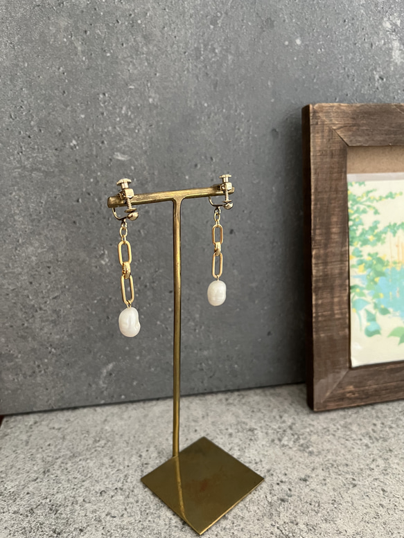 送料無料⭐︎バロック淡水パールとゴールドチェーンのイヤリング イヤリング・ノンホールピアス ameri ameri 通販 17817330｜Creema(クリーマ)