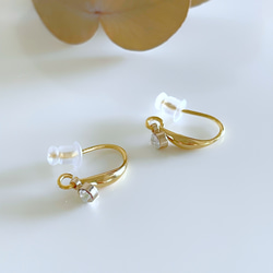 14kgf 痛くないイヤリング クリスタルストーン 小ぶり シンプル イヤリング・ノンホールピアス mimi 通販 17826019｜Creema(クリーマ)