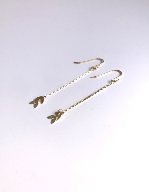 14kgf リーフチェーンと極細ボックスチェーンのキラキラピアス ピアス（フック・チェーン） miracoro 通販｜Creema(クリーマ) 17831803