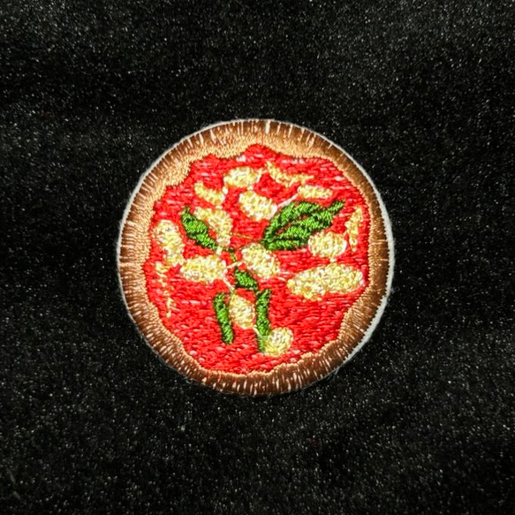 ★刺繍缶バッジ★ ピザ マルゲリータ ピンバッチ studio yossy 通販 17870463｜Creema(クリーマ)