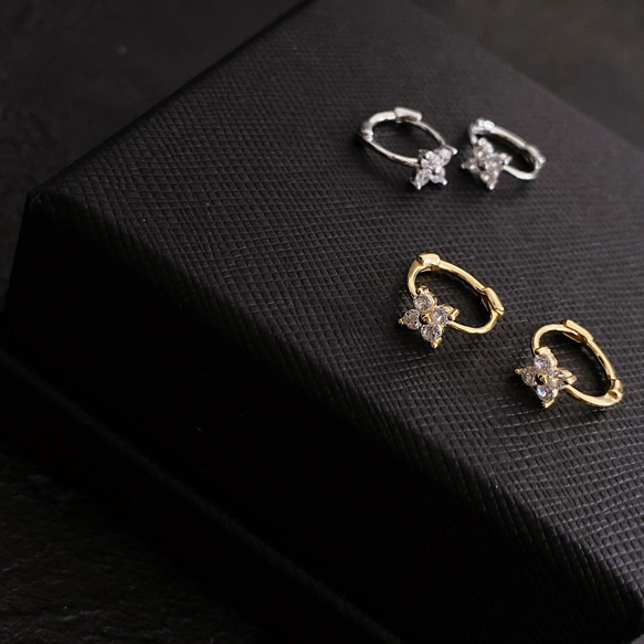 【SALE】 silver925 クローバー ジルコニア ワンタッチフープ ピアス オフィス 四つ葉 華奢 c1150 ピアス（フープ） curro 通販 17896390｜Creema(クリーマ)