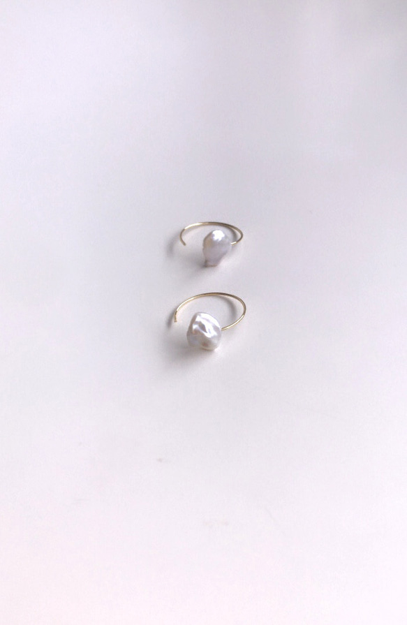 淡水パール 14kgf 7ミリバロックのまあるいピアス ピアス（フック・チェーン） miracoro 通販 17900868｜Creema(クリーマ)