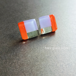 トリコロールのスクエアガラス ラベンダー＆オレンジ＆ティントグリーン （ピアス／イヤリング選択） ピアス（スタッド・一粒） hara ...