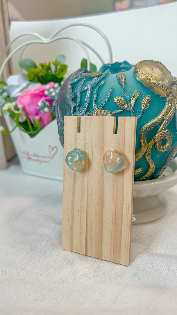 オーシャンロック C / 手作りの樹脂製イヤリング / ピアスタイプ / フォーパール ピアス（スタッド・一粒） Alexandra ...