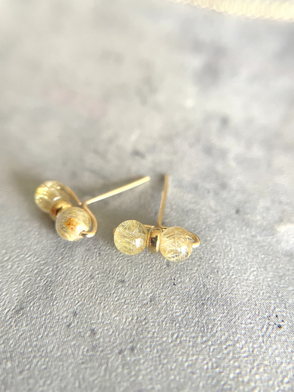 小さなルチルクォーツ リボンピアス14kgf 訳あり ピアス（スタッド・一粒） marjoram 通販 18001971｜Creema(クリーマ)