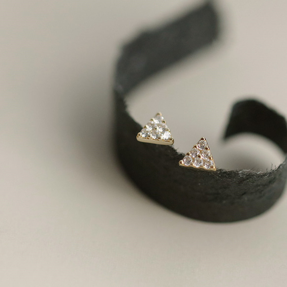 silver925 トライアングル CZダイヤ ピアス K14gp 樹脂イヤリング 金属アレルギー対応 4060235 ピアス（スタッド・一粒） curro 通販｜Creema(クリーマ ...